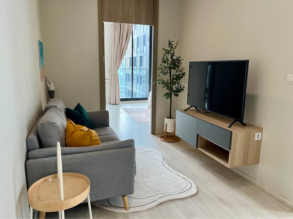 Nice Space One Bedroom Condo Noble Ploenchit – Property Connect Thailand